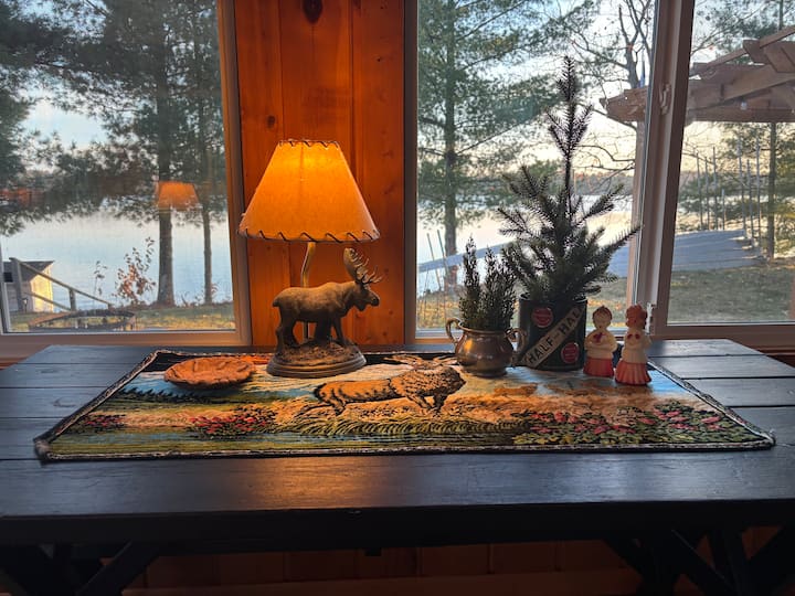Cozy Lake Cottage Decorated For The Holidays - Crosslake, MN
