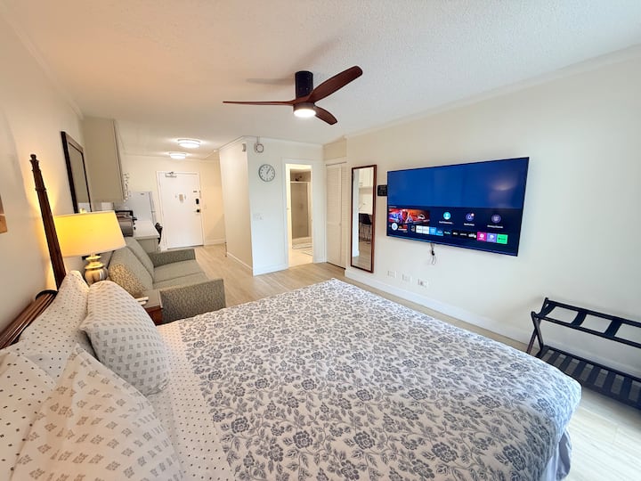 9b Waikiki Studio | Steps To Beach | Ocean View - Kailua, HI