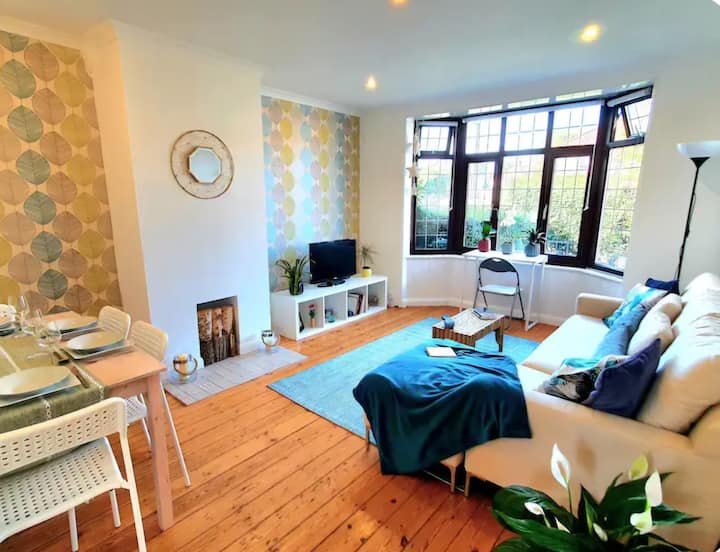 Bright 3bdr Home | Free Parking | Easy O2, C Wharf - London