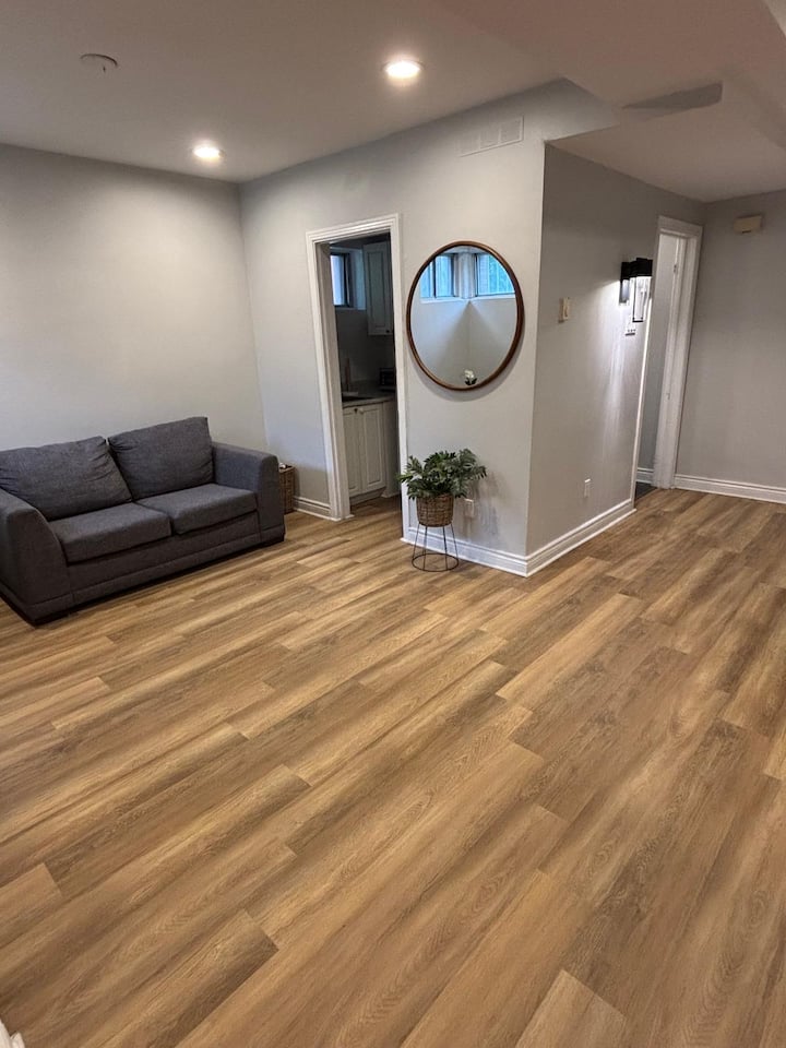 Lovely 1 Bedroom Apartment In Cote Saint Luc. - Dorval
