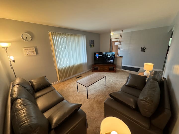 3-bedroom Private Home With Pool Table & Mini-gym - Thunder Bay