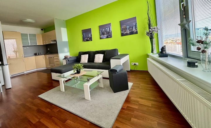 Tri Veže, Krásny Výhľad, Parkovanie V Garáži. - Bratislava