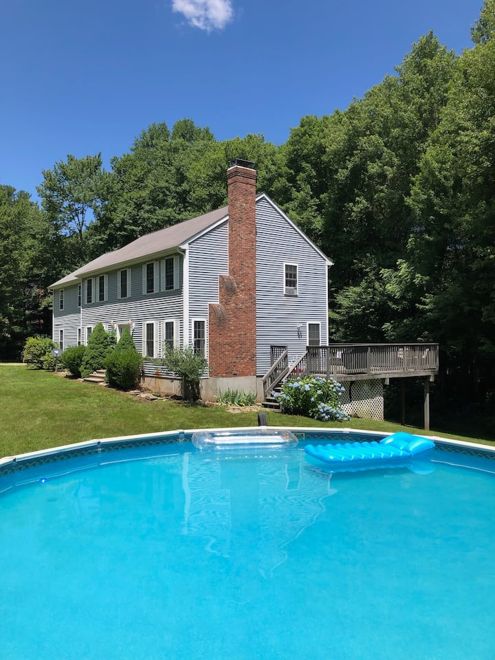 Casa Rio Rosa: A Secluded & Spacious Retreat - Amston Lake, CT