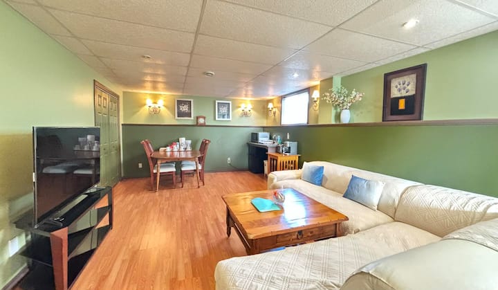 Cozy 2br Basemt Suite, Hotel-style, Private Entry - Edmonton, Canada