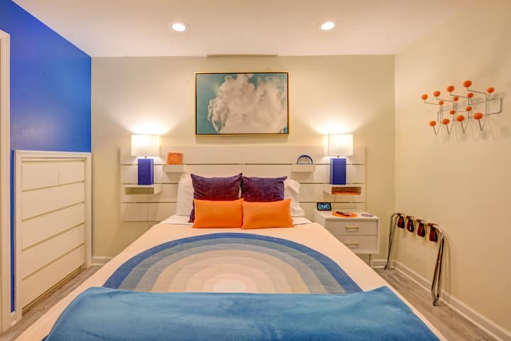 Moon Base In Hampden Complete W/movie Projector! - Towson, MD