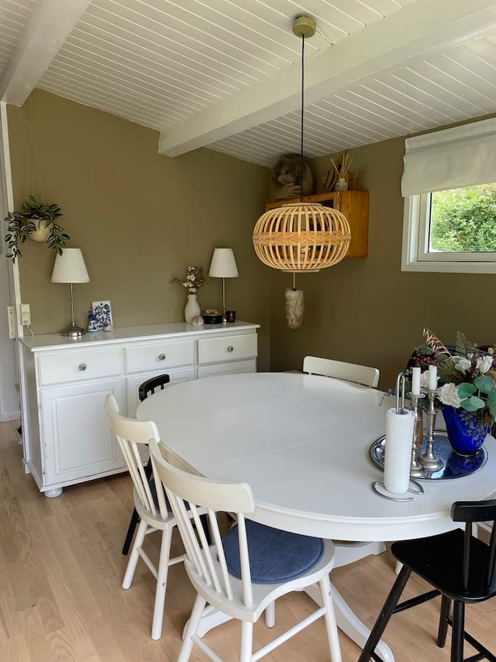 Hyggeligt Sommerhus Med Vildmarksbad Og Skøn Have - Denmark