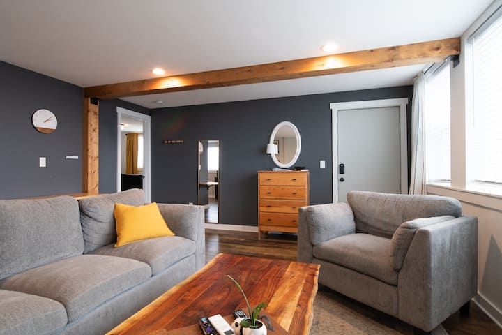 Cozy Farmhouse, Two Units Under One Roof - Ellensburg, WA
