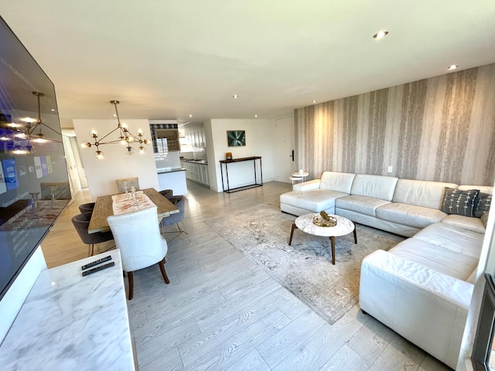 Poblado Spacious 150 M², View, Pool, A/c - Medellín