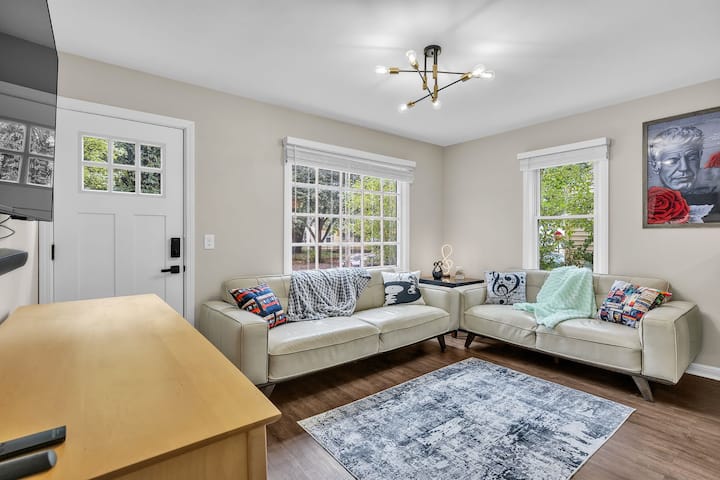 The Artsy Retreat. Near Dt-shopping-hospitals - Flint