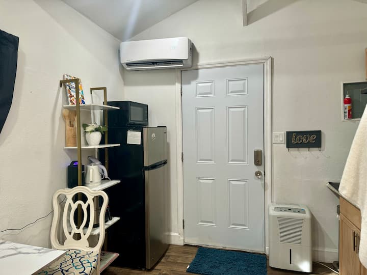 Adorable And Smart Shed House , With Free Parking, - Lakeland, FL