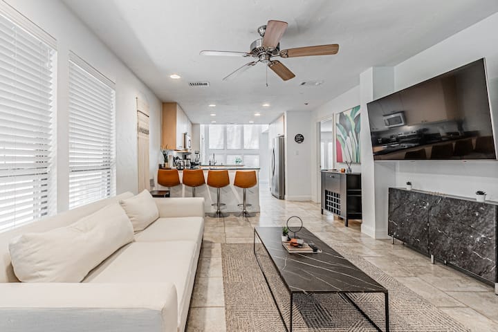 Artsy Dallas Flat W/ Two Queen Beds In Safe Area - Dallas, TX