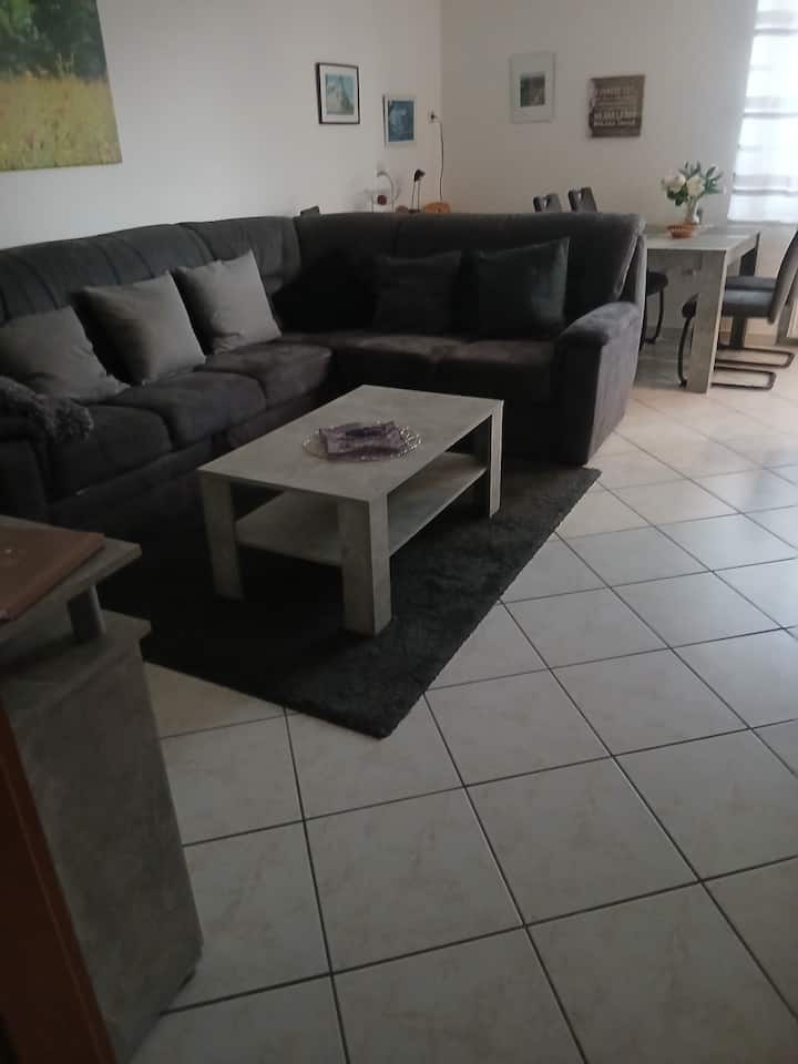 W1 Möblierte Ferienwohnung, Stadtrand Moers - Duisburg