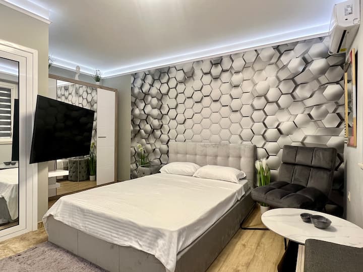 February Stay | Private Parking Space - Varna