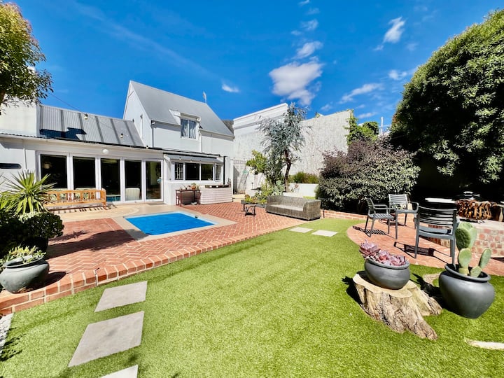 Cheerful Quaint Home Near Forest-fully Solar Power - Stellenbosch