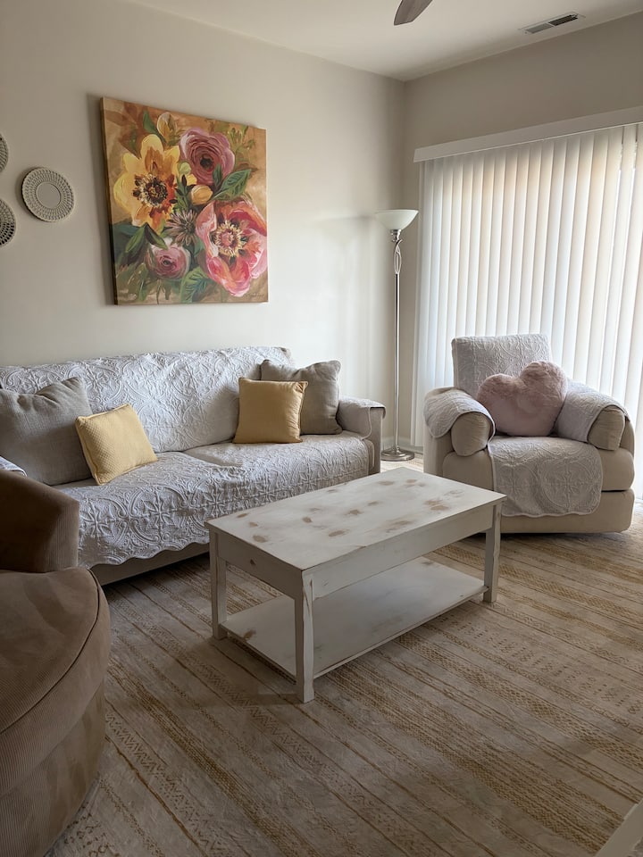 Serenity By The Sea - 루이스