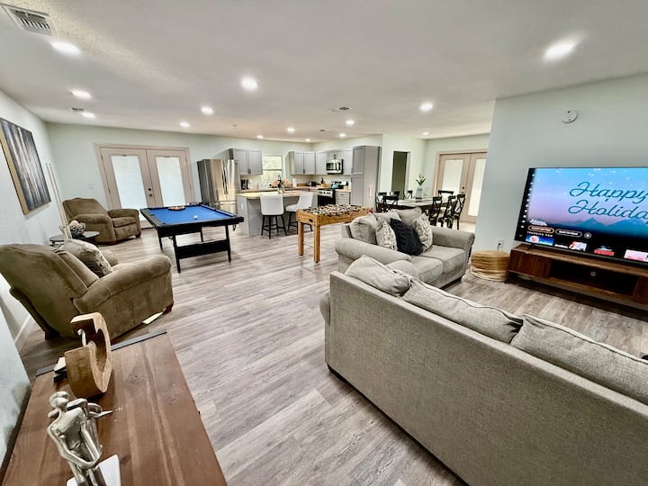 4br/2btr Pickle Ball Court, Pool Table, Jetted Tub - Gainesville, FL