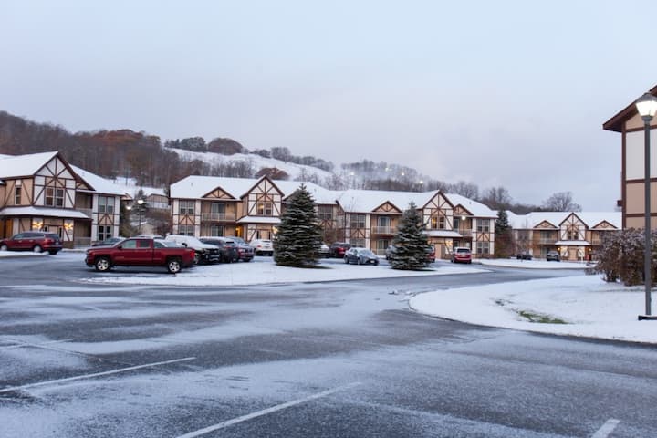 Boyne Falls • Ski + Pool • 2br Suite - Boyne Falls, MI