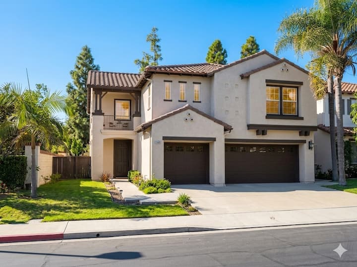 Spacious & Elegant Haven: 2400 Sq Ft Modern Home - Tustin, CA