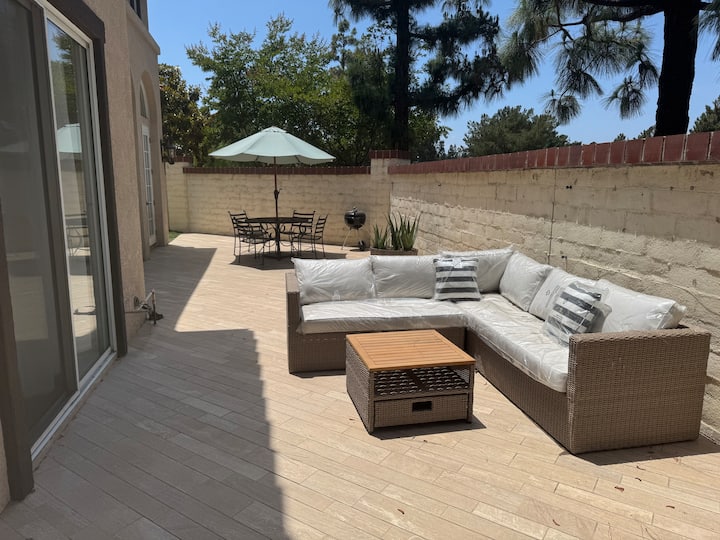 Spacious & Elegant Haven: 2400 Sq Ft Modern Home - Irvine, CA