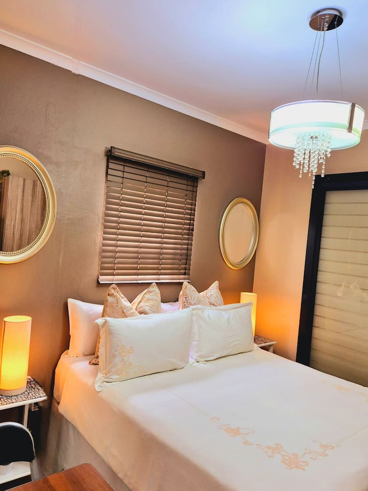 Urlyfstyle Luxurious 10km From O. R Tambo Airport - Kempton Park