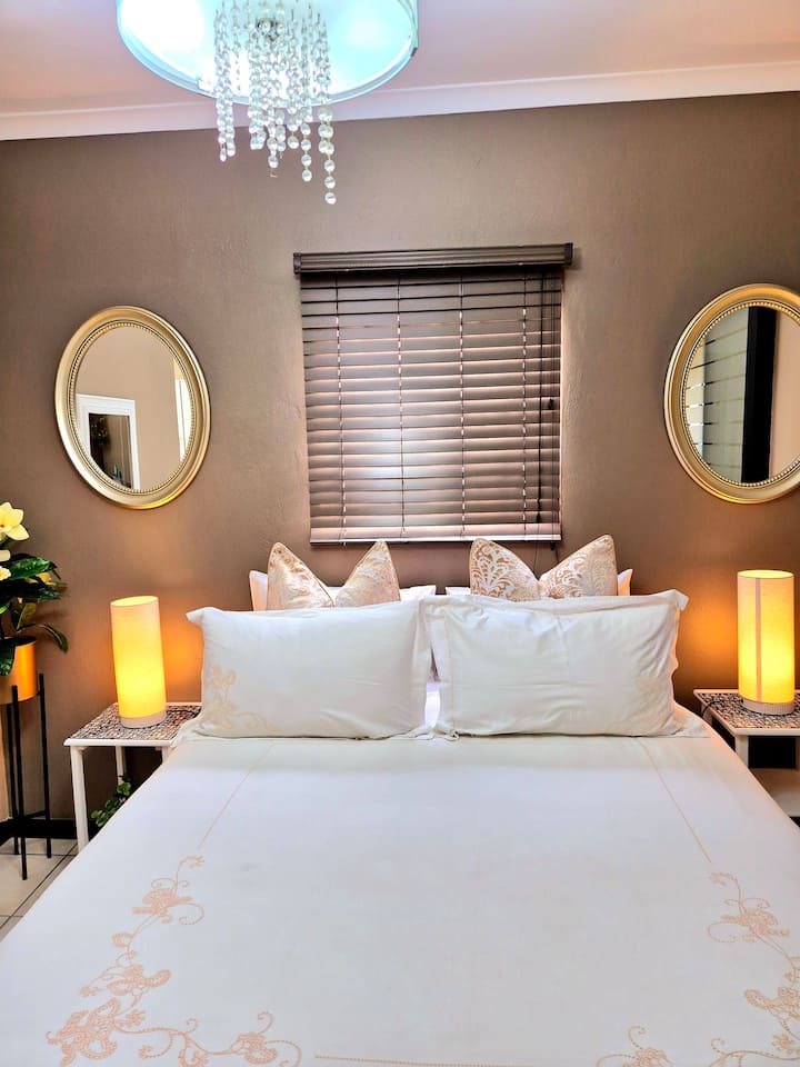 A Serenity Suite | Urlyfstyle Luxury Near Or Tambo - Kempton Park