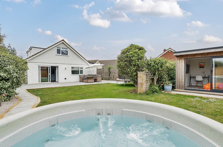 Number 24 - Family Holiday Home Moments From Beach - Chichester