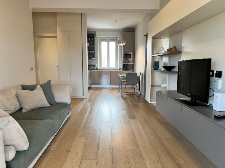 Central Milan: Modern Design Plus Private Terrace - Milano