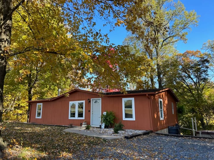 Hot Tub, Wifi, Near Buc-ee’s, I81, Yet Secluded! - Bridgewater, VA