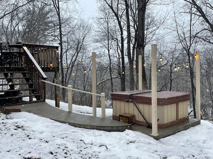 Hot Tub, Wifi, Near Buc-ee’s, I81, Yet Secluded! - Virginia