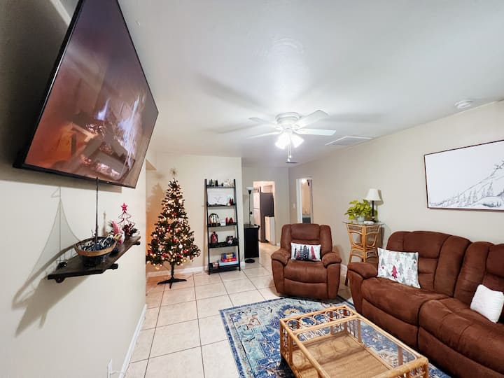 Free Cleaning, Long Driveway, Near Downtown! - Fort Myers