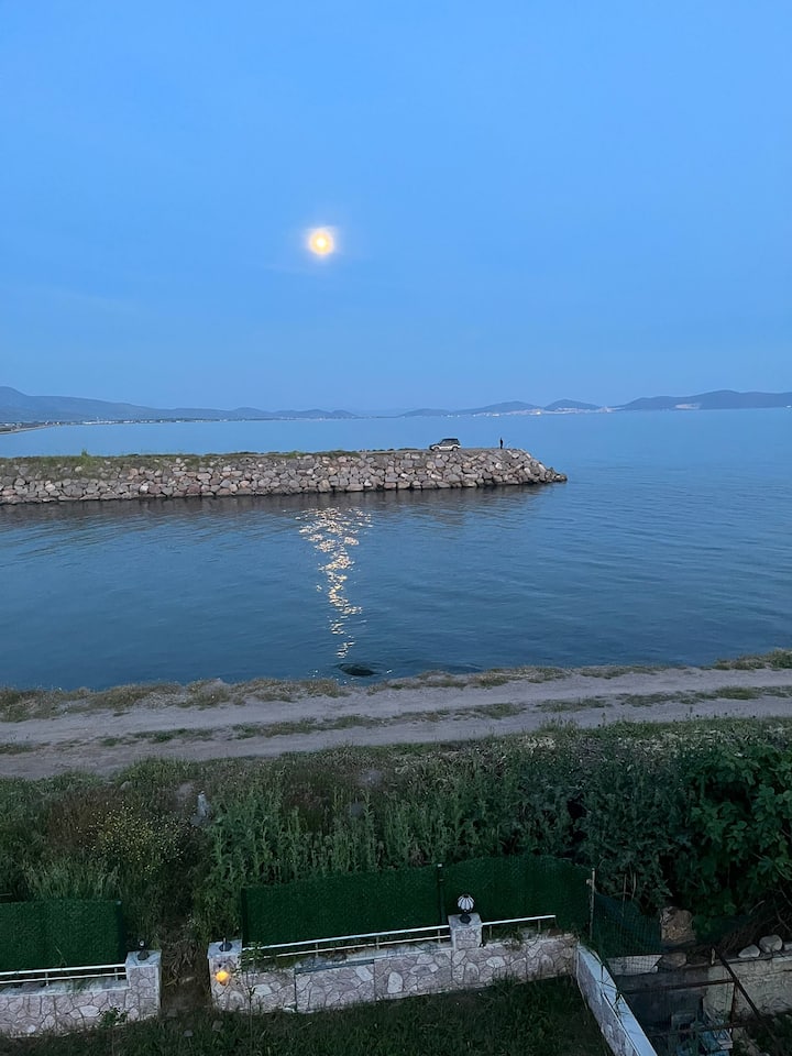 Ayvalık Altınovada 4+1 Denize Sıfır Tripleks Villa - Dikili