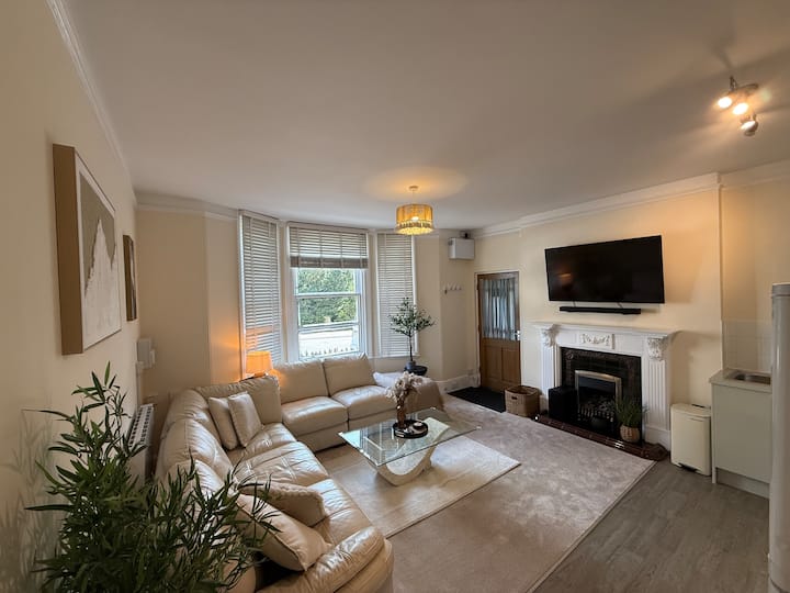 Dos Palmas - 2br, New Refurb, Great Location - Torquay, UK