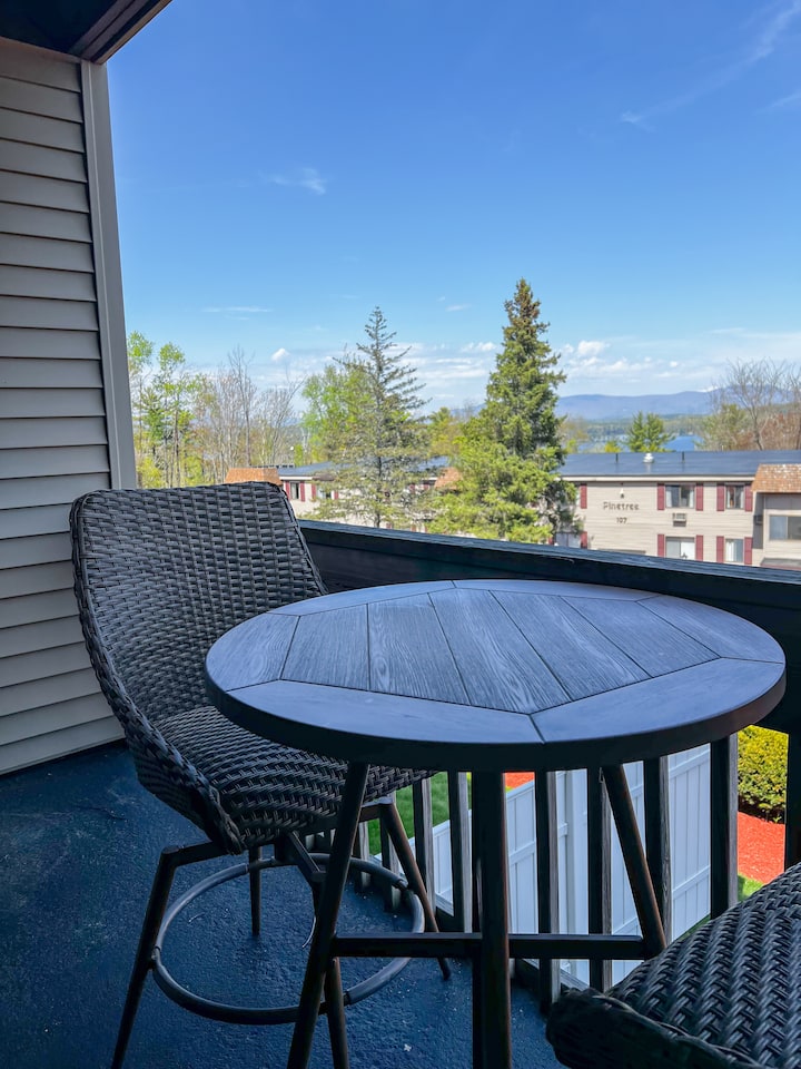Lake Views | Pool | Walk To Weirs & Pavilion - Laconia, NH