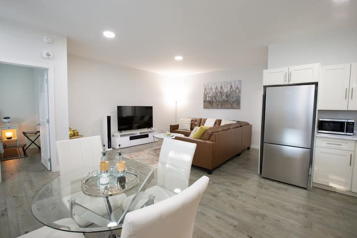 2 Bedrooms Suite + Sofa Bed + Free Parking - University of Manitoba