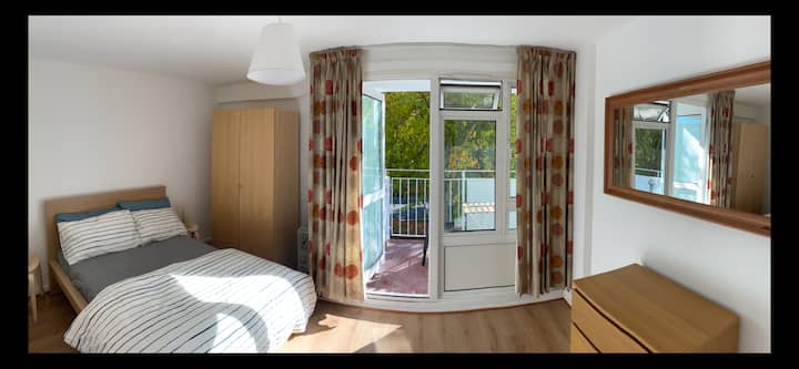 Superb Flat Centrally Located 2 Bedrooms & Balcony - London, UK