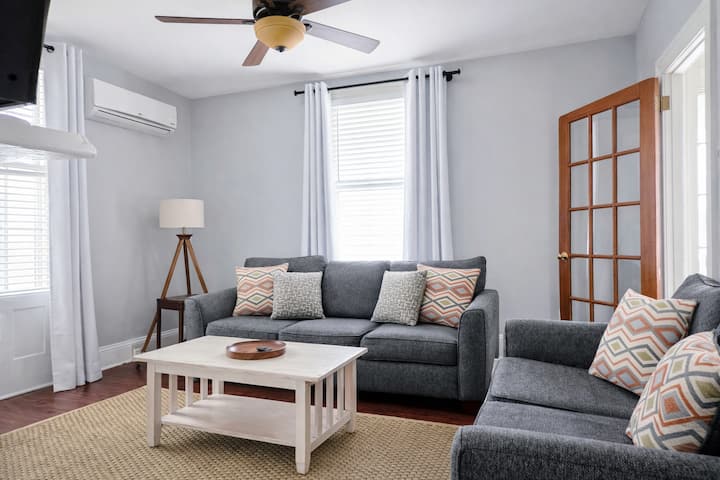 Downtown Mystic - Park 2 Cars & Walk To Everything - Stonington, CT