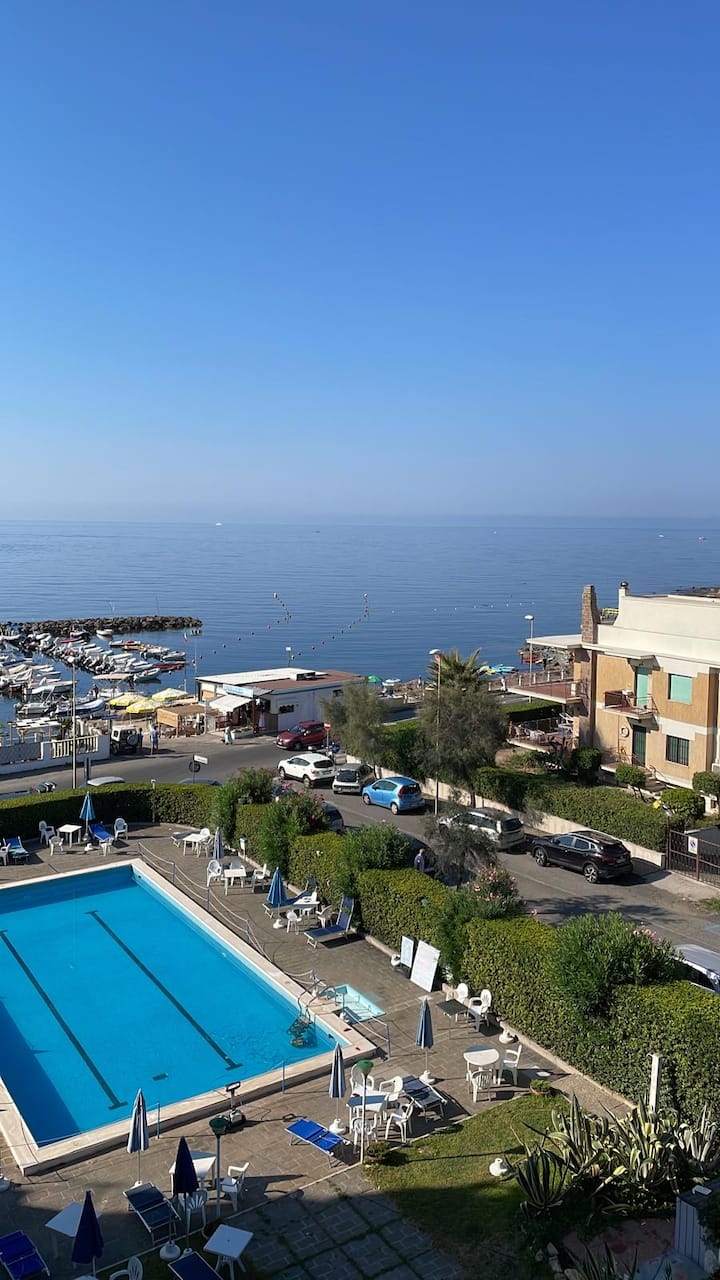 Attico Con Vista Sul Mare Di Roma - Italy