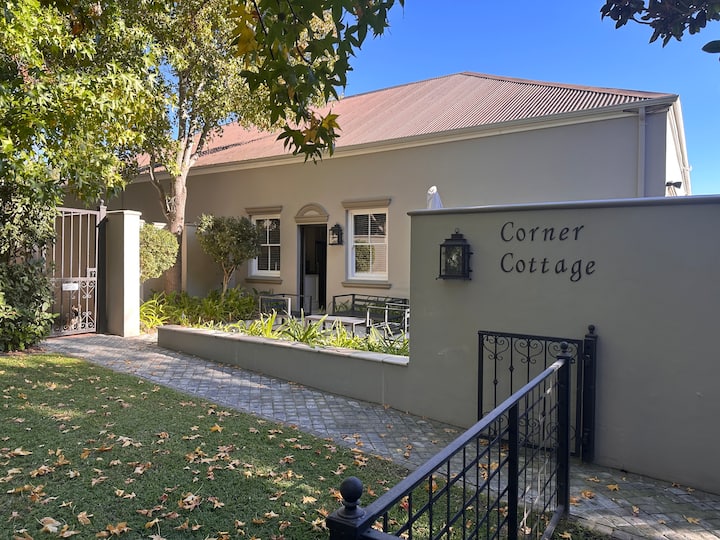 Corner Cottage Private, Elegant, Garden & Hot Tub - Franschhoek