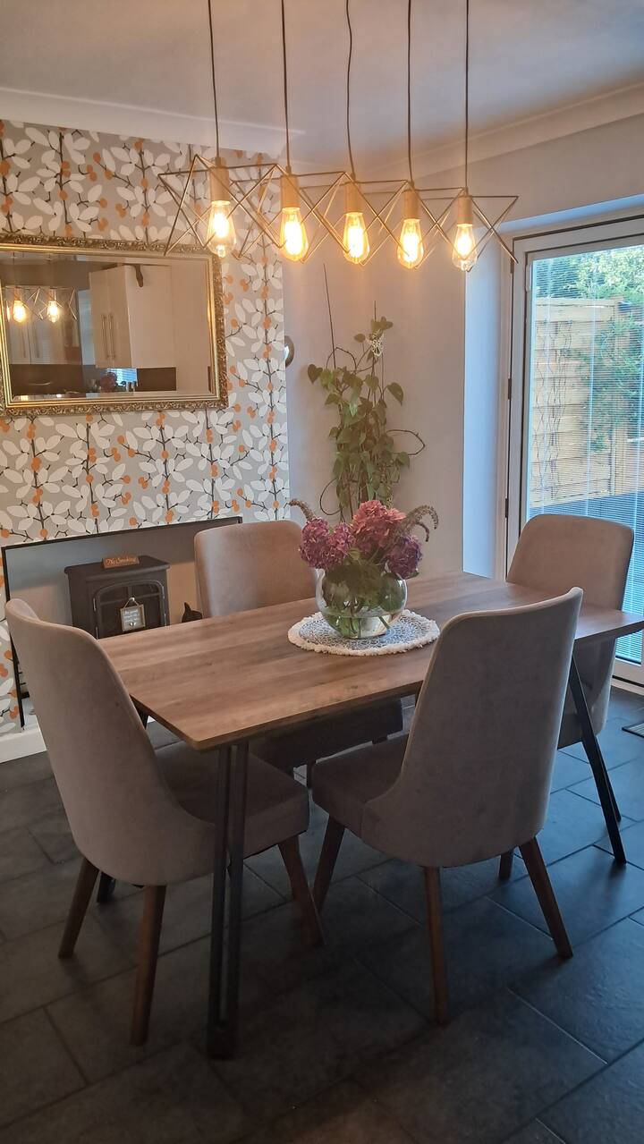 Cardiff, Whitchurch. Great Location In Cardiff - Cardiff