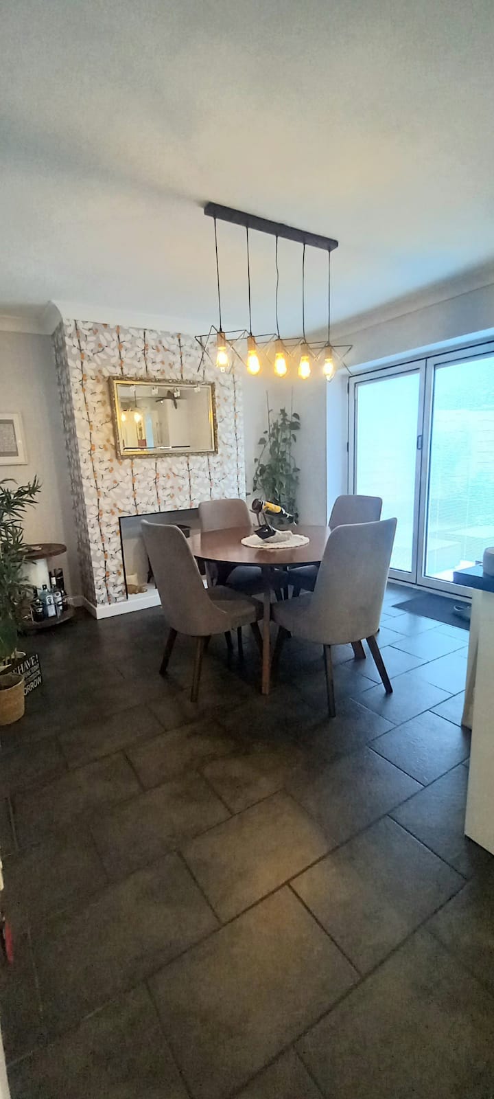 Cardiff, Whitchurch. Great Location In Cardiff - Cardiff