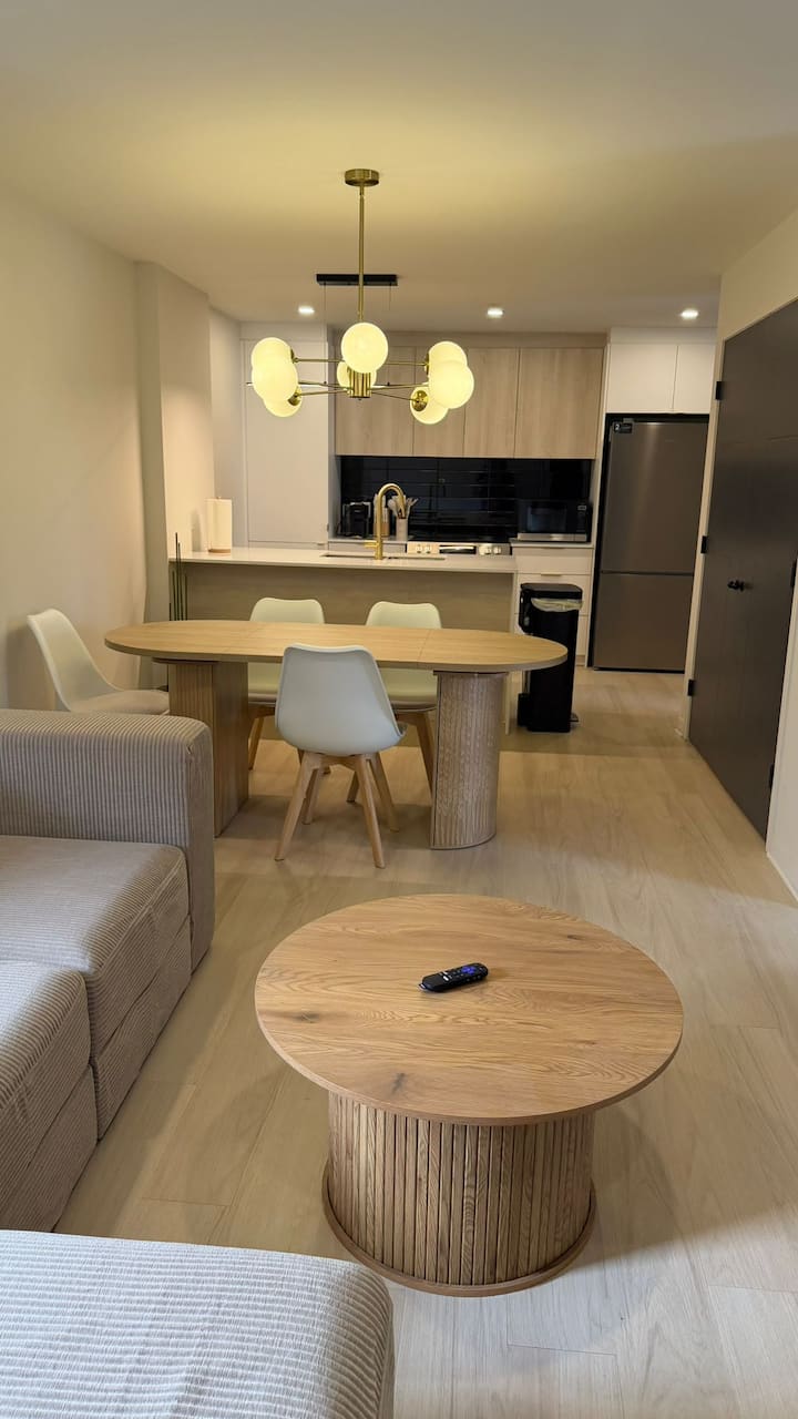 Modern 1br Apt By River W/ Parking – No Stairs - Laval, Quebec, Canadà