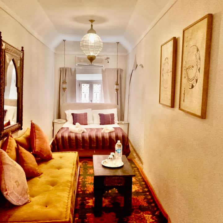 Beautiful Bedroom In A Riad With A Pool - Marrakesh