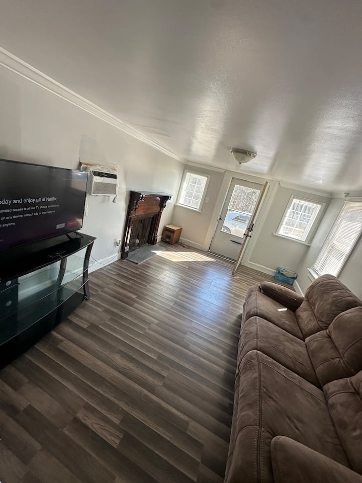 Adorable 2-bedroom Vacation Home W/ 4 Beds &1 Bath - Columbia, SC