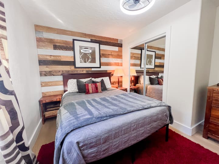 Peaceful Top-floor Retreat In Downtown Slc - Salt Lake City