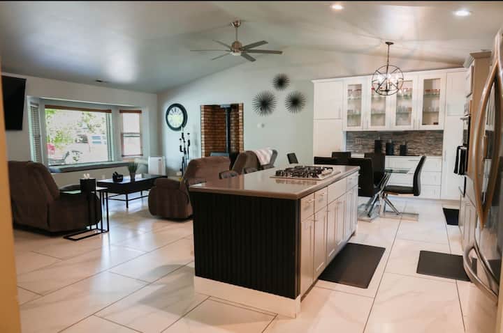 Modern 3 Bedroom House - Flagstaff, AZ