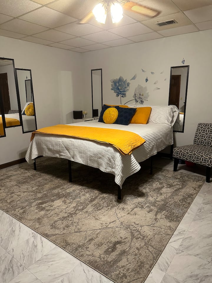 Whale Hidden Retreat! - Birmingham, AL