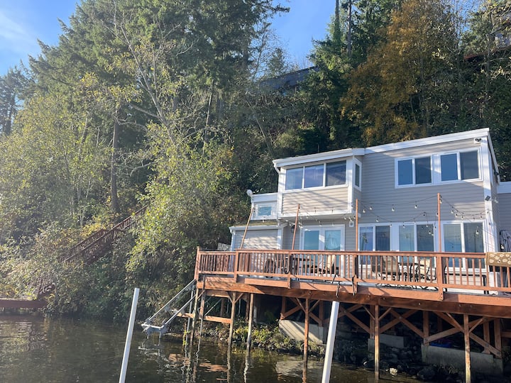 Quiet Lake House With Private Dock & Beach - 레드먼드