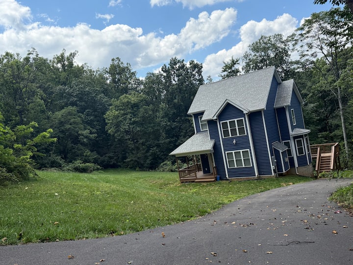 National Park Home 5 Bedroom 4 Bath And Driveway - Front Royal, VA