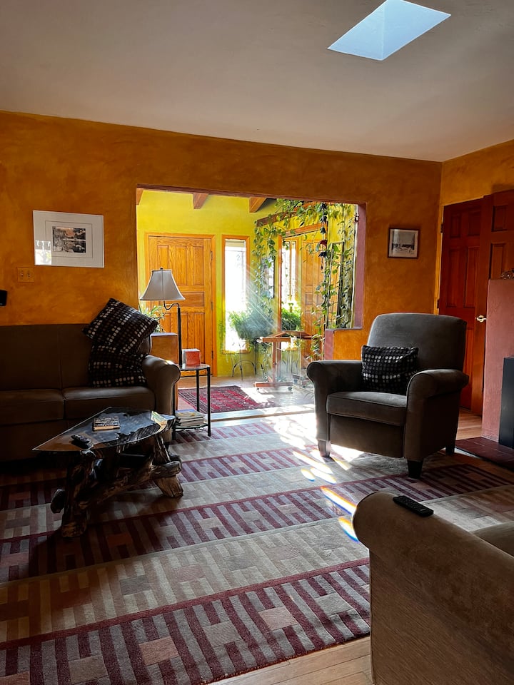 Spacious & Comfy Nob Hill Home - Albuquerque