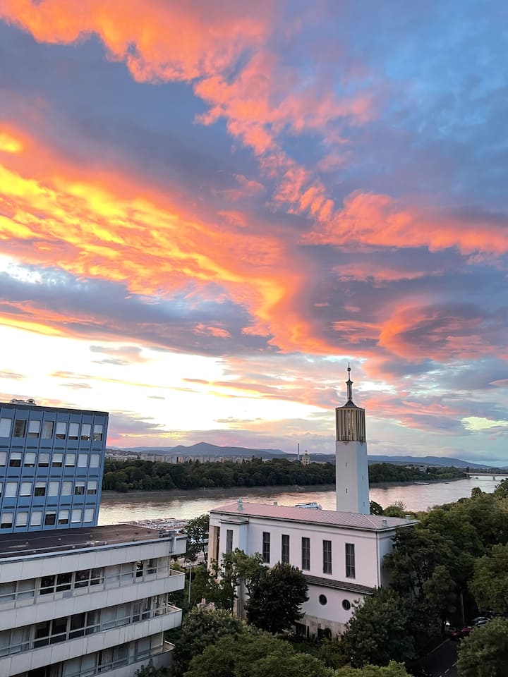 Danube_view Close Tomargaret Island,parlament - Budimpešta